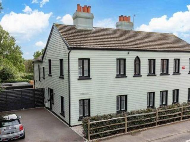 5 Bedroom Detached House For Sale In Copthorne