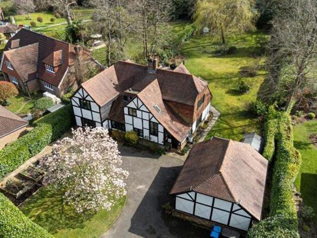 5 Bedroom Detached House For Sale In Copthorne