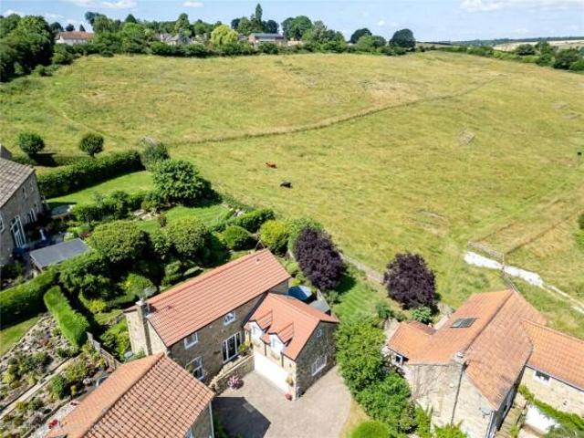 5 bedroom detached house for sale in Cornmill Lane, Bardsey, LS17