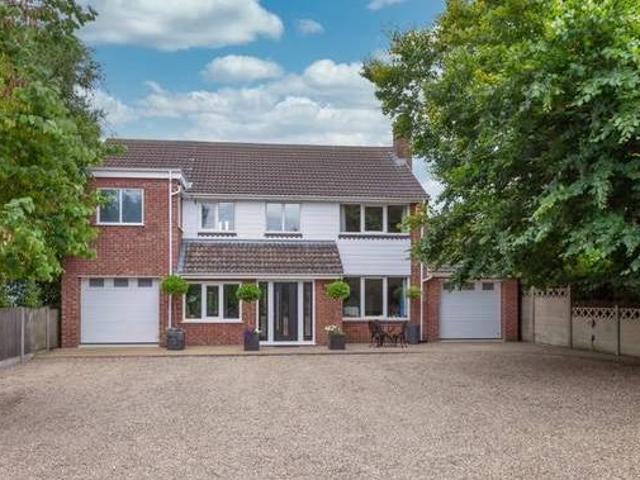 5 bedroom detached house for sale in Corton Road Lowestoft NR32