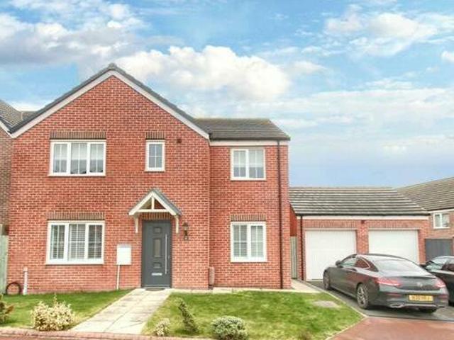 5 bedroom detached house for sale in Cawdor Close Ingleby Barwick TS17