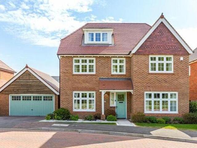 5 Bedroom Detached House For Sale In Caddington, Luton