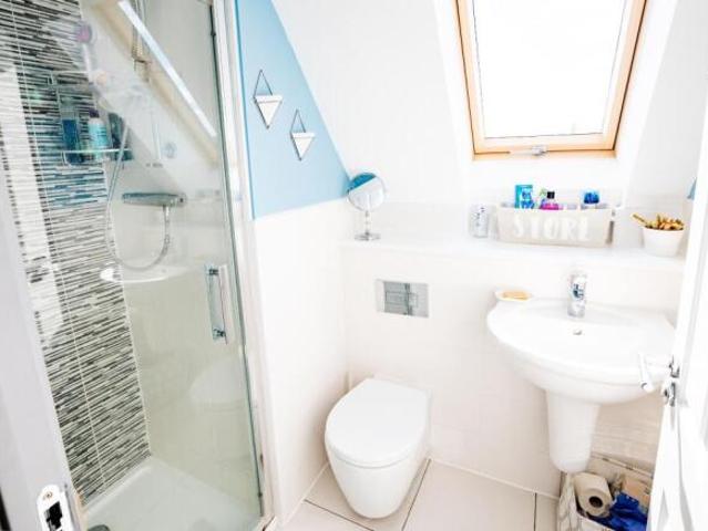 5 bedroom detached house for sale in Cameron Crescent, Bedford, MK40