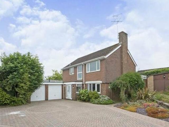 5 bedroom detached house for sale in Camfield Close Basingstoke RG21