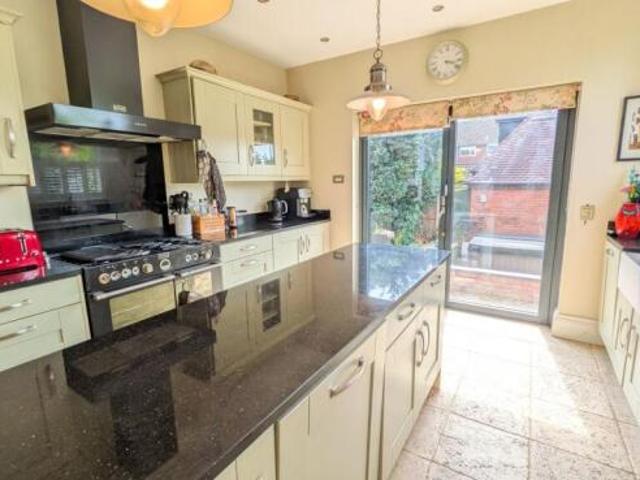 5 bedroom detached house for sale in Camp Hill Road, Worcester, WR5
