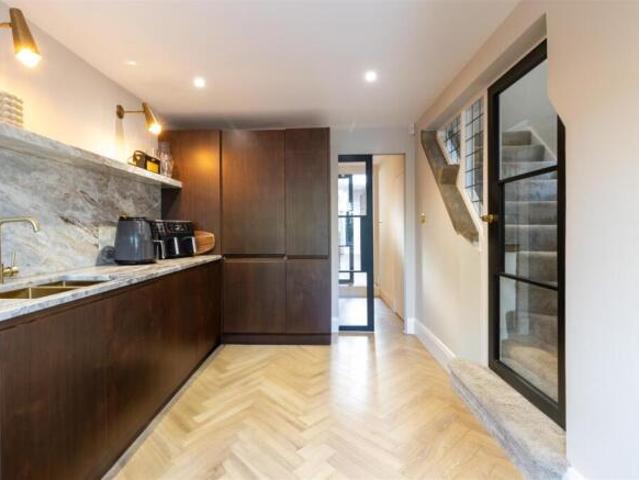 5 bedroom detached house for sale in Cantley Lane, Doncaster, DN4