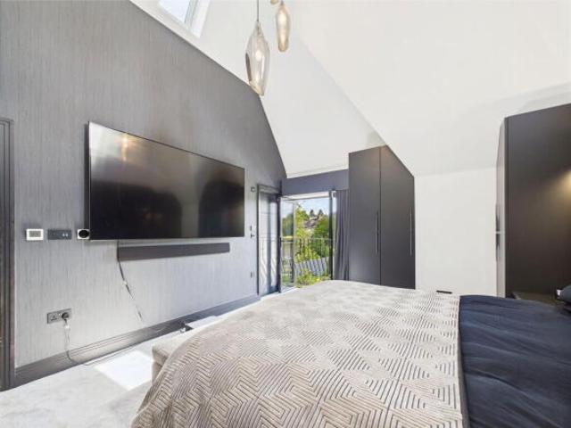 5 bedroom detached house for sale in Cassiobury Drive, Watford, WD17 3AJ, WD17