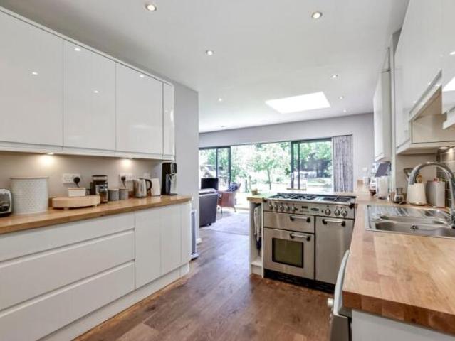 5 bedroom detached house for sale in Cassiobury Drive, Watford, WD17