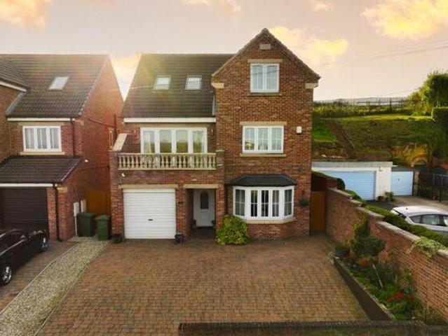 5 Bedroom Detached House For Sale In Castleford, West Yorkshire