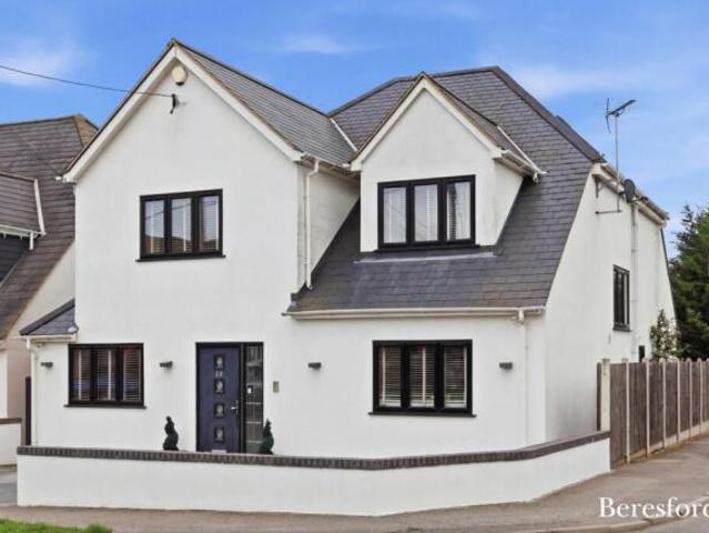 5 bedroom detached house for sale in Cedar Road, Hutton, CM13