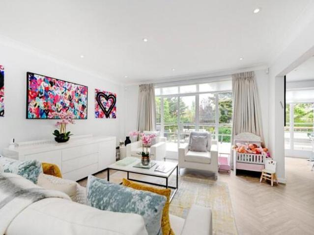 5 bedroom detached house for sale in Church Mount, London, N2