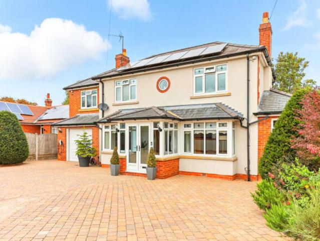 5 bedroom detached house for sale in Church Lane, Leeds, LS25