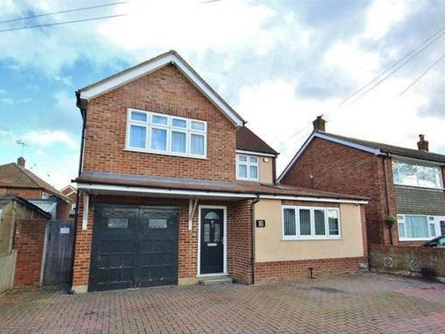 5 bedroom detached house for sale in Chalmers Road East Ashford Surrey TW15 TW15