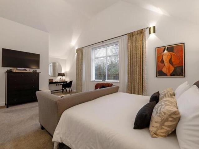 5 bedroom detached house for sale in Chantry Close, Great Billing, Northampton, NN3