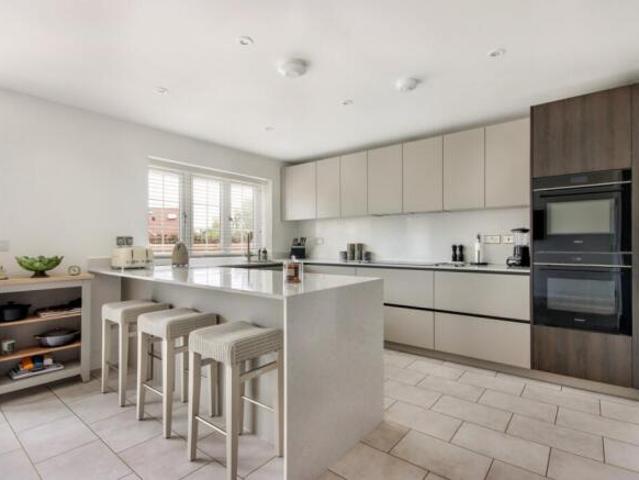 5 bedroom detached house for sale in Chapel Garden Close, West Malling, Kent, ME19