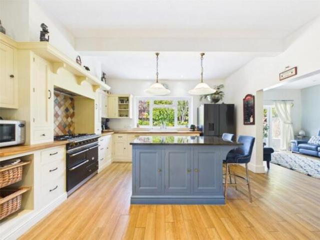 5 bedroom detached house for sale in Cheltenham Road, Gloucester, Gloucestershire, GL2