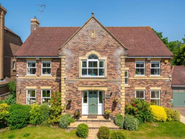 5 bedroom detached house for sale in Chestnut Drive, Stretton Hall, Oadby, LE2