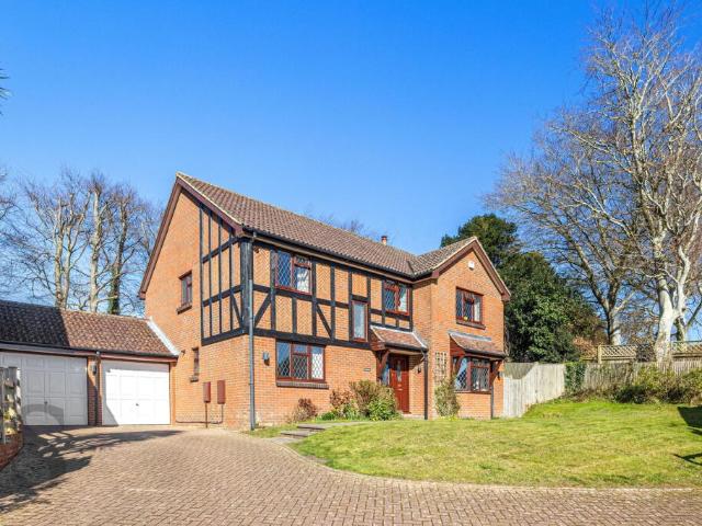 5 bedroom detached house for sale in Cherry Tree Close, High Salvington, Worthing BN13 3QJ, BN13