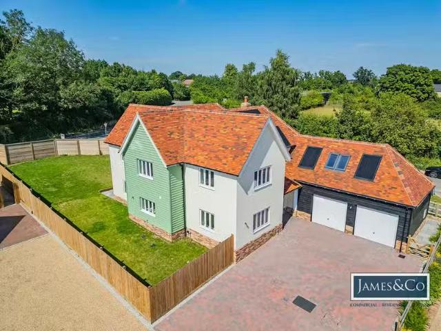 5 bedroom detached house for sale in Clapton Hall Lane, Dunmow.