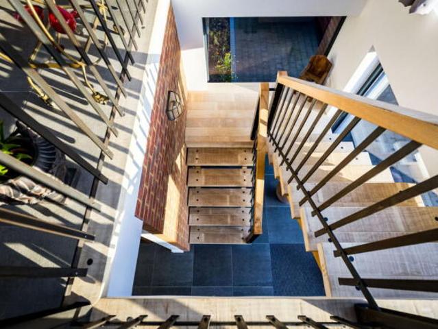 5 bedroom detached house for sale in Clifford Manor Road, Guildford, GU4
