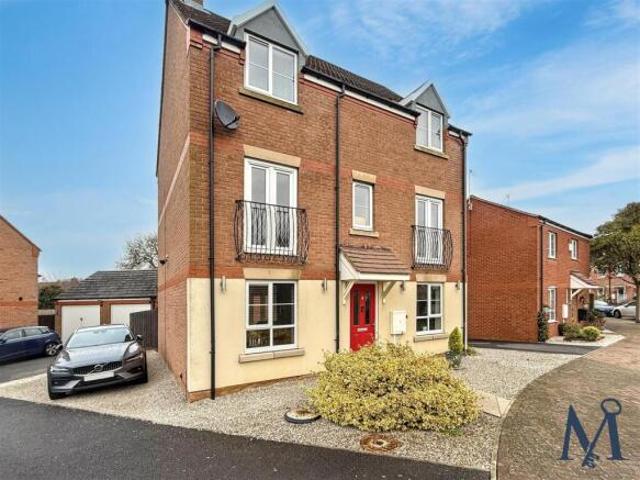 5 bedroom detached house for sale in Clover Way, Syston, Leicester, LE7