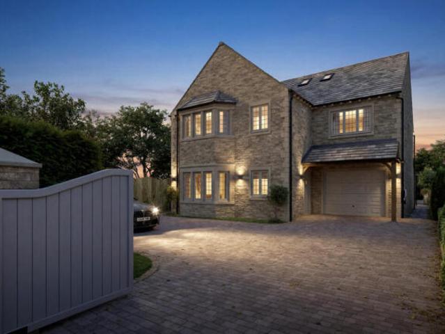 5 bedroom detached house for sale in Crabtree Green, Leeds, LS22
