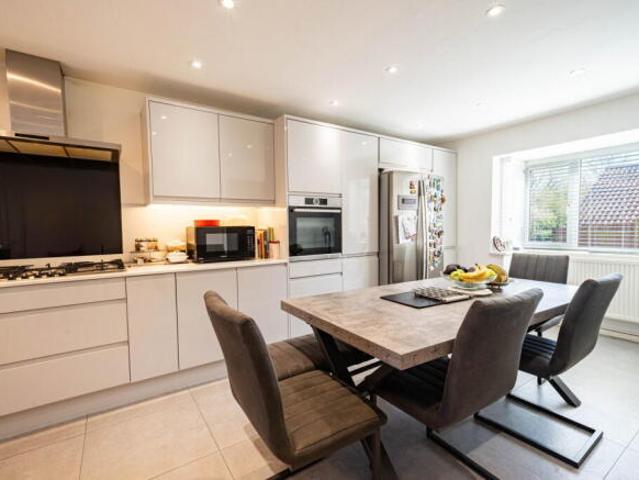 5 bedroom detached house for sale in Craddocks Close, Bradwell, Milton Keynes, MK13 9DX, MK13