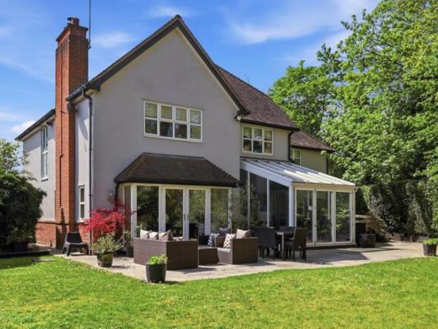 5 bedroom detached house for sale in Crescent Drive, Shenfield, CM15