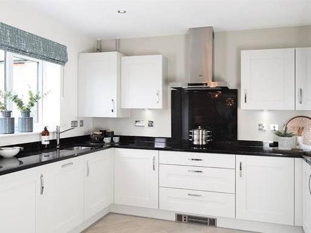 5 bedroom detached house for sale in Crewe Road Shavington CW2 5JB CW2