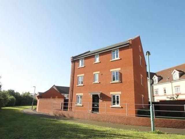 5 bedroom detached house for sale in Crown Walk Walton Cardiff Tewkesbury GL20