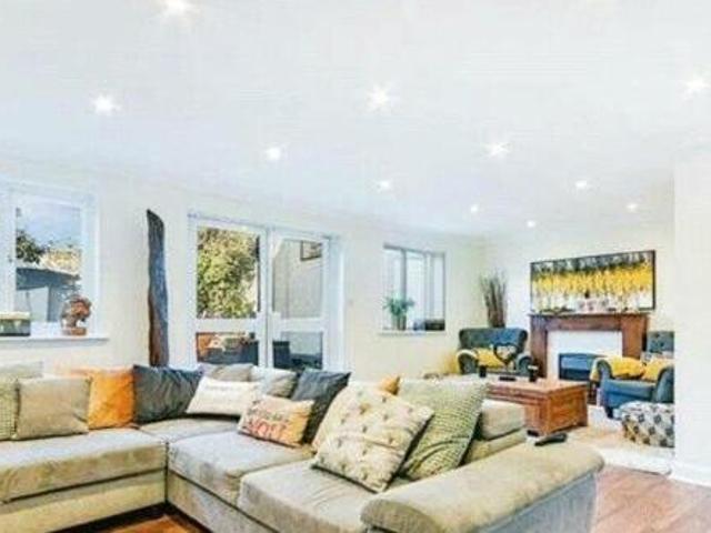 5 Bedroom Detached House For Sale In Croydon, Sutton