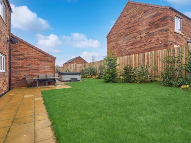 5 bedroom detached house for sale in Cuckoo Drive, Menston, LS29