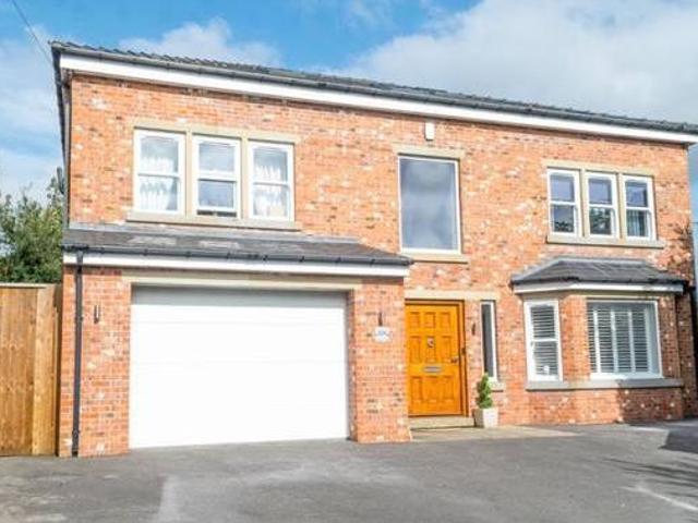 5 bedroom detached house for sale in a Kingsley Close Birkenshaw Bradford BD11