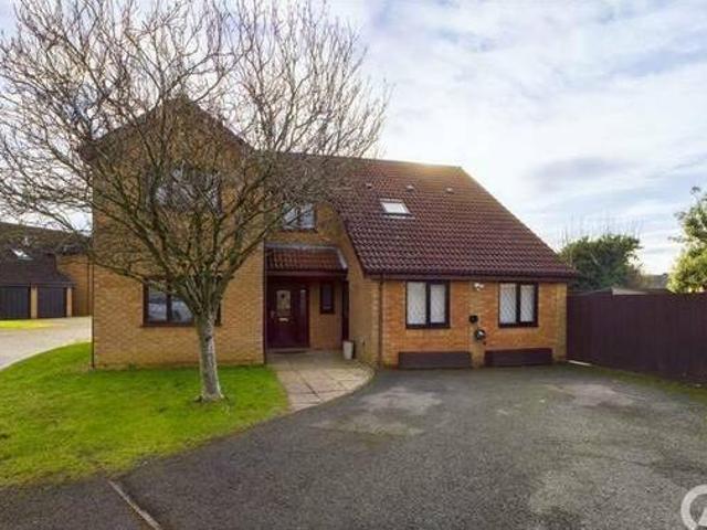 5 bedroom detached house for sale in Ambridge Close East Hunsbury Northampton NN4