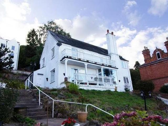 5 bedroom detached house for sale in Abbey Road Malvern Worcestershire WR14
