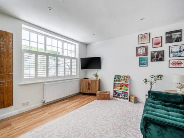 5 bedroom detached house for sale in Abbots Close, Guildford, GU2