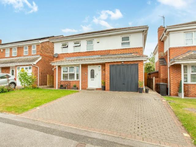 5 bedroom detached house for sale in Adwalton Green, Drighlington, BD11