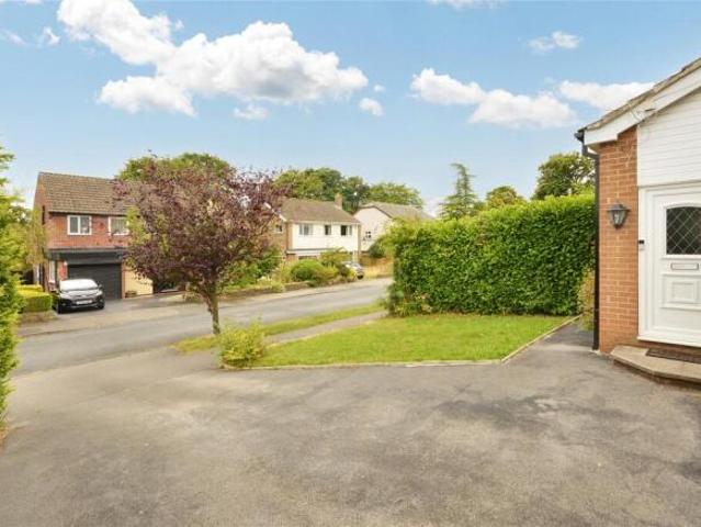 5 bedroom detached house for sale in Adel Towers Court, Leeds, West Yorkshire, LS16