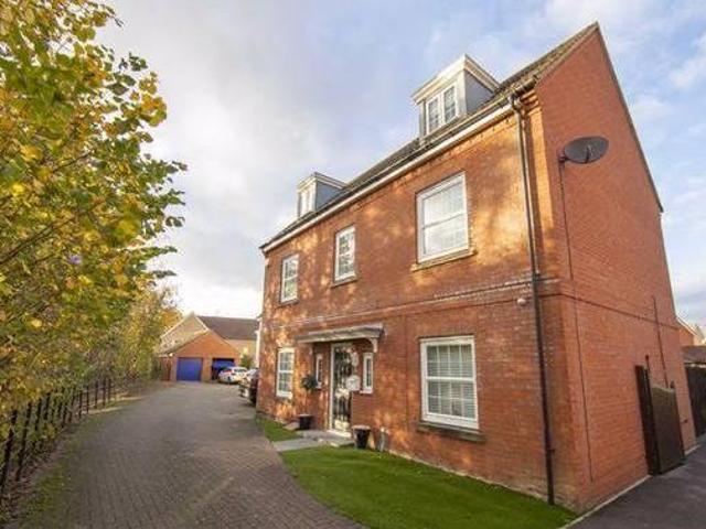 5 bedroom detached house for sale in Airfield Road Bury St Edmunds IP32