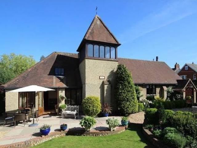 5 bedroom detached house for sale in Albert Road Alton Hampshire GU34 GU34