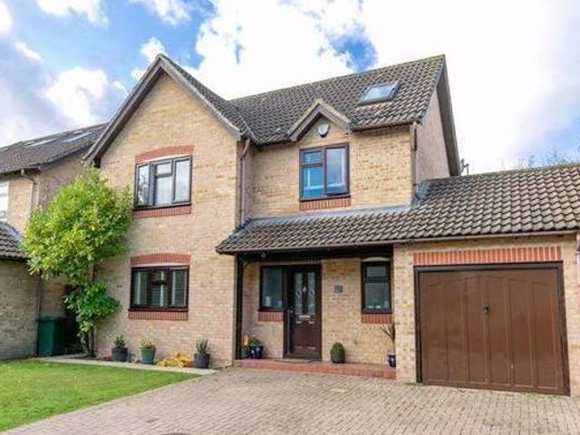 5 bedroom detached house for sale in Alfred Close Worth Crawley West Sussex RH10