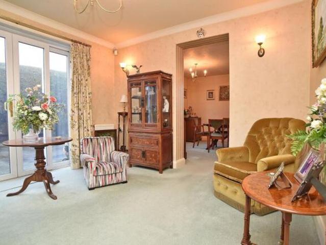 5 bedroom detached house for sale in Almsford Avenue, Harrogate, HG2