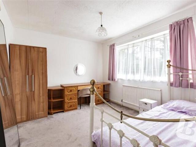 5 bedroom detached house for sale in Applegate, Brentwood, Essex, CM14