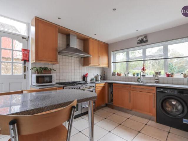 5 bedroom detached house for sale in Armand Close, Watford, WD17
