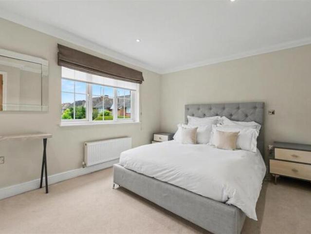 5 bedroom detached house for sale in Ashley Lane, London, NW4