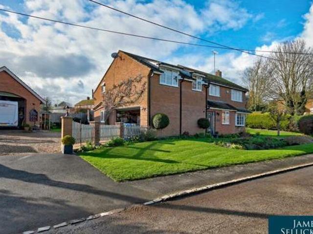 5 Bedroom Detached House For Sale In Ashley