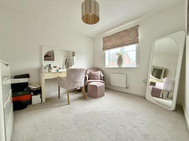 5 bedroom detached house for sale in Atkyns Drive, Tuffley, Gloucester, GL4
