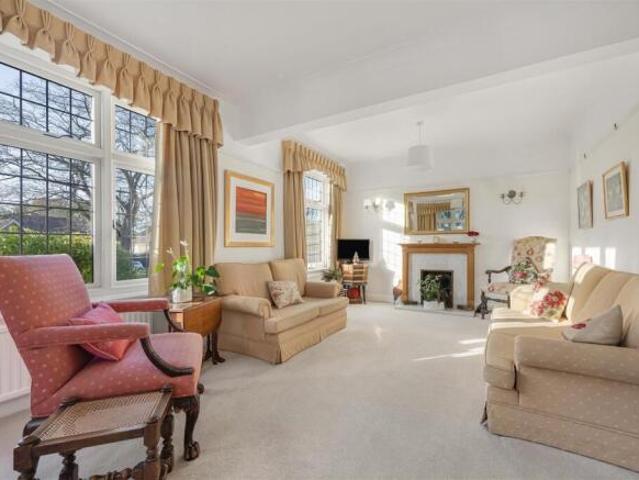 5 bedroom detached house for sale in Avebury Square, Reading, RG1