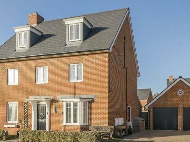 5 bedroom detached house for sale in Aylesbury Buckinghamshire HP22