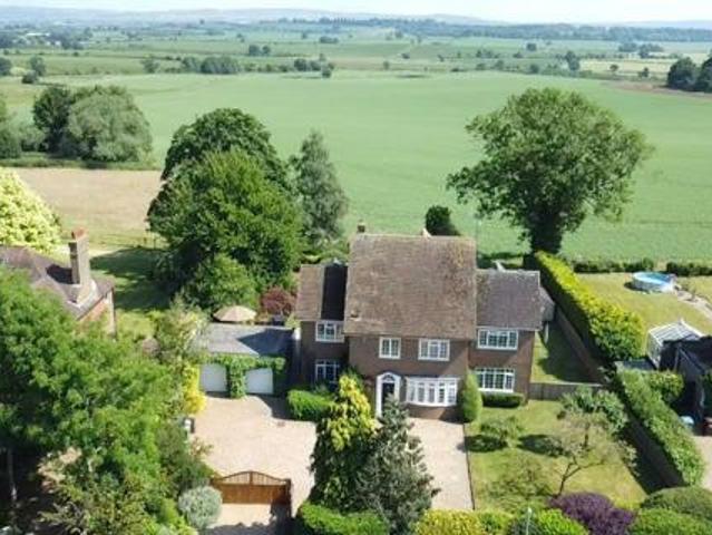 5 Bedroom Detached House For Sale In Aylesbury Road, Wing